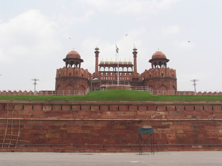Witness to 1857 Revolt : The Red Fort from Grandeur to Ruins