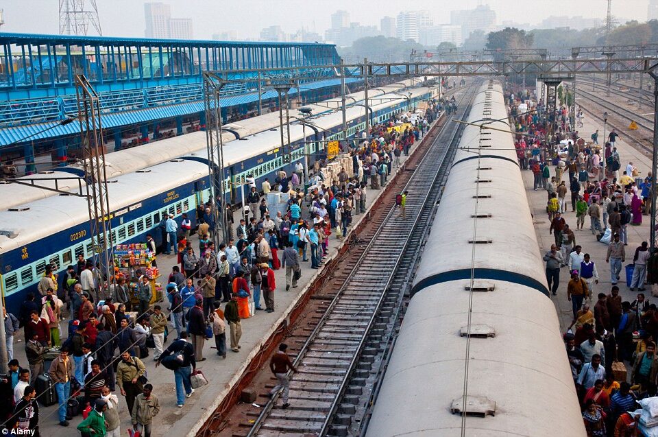 The Fortress of Trains: Old Delhi Station and the City’s Divided Heart ...